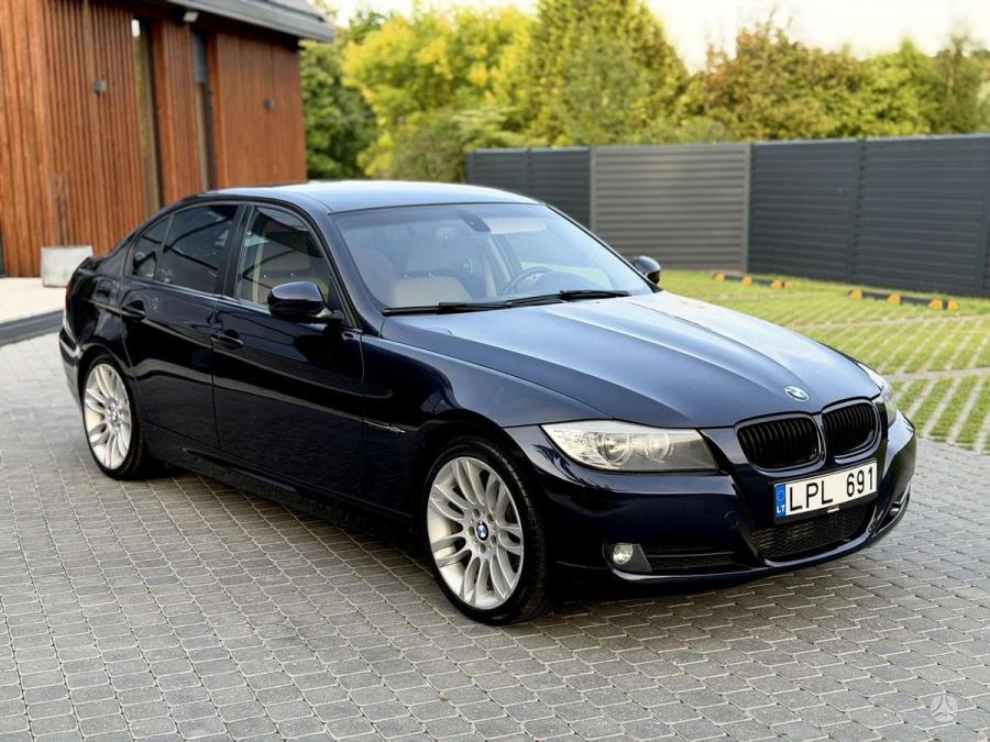 Melns BMW 320 2011 Viļņa, ar dzinēja tilpumu 2.00 L un nobraukumu 289 tūkst. km par 4400 €, foto 4 vietnē AUTOMOTO.COM.LV