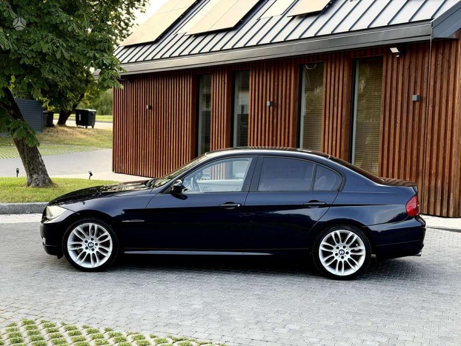 Melns BMW 320 2011 Viļņa, ar dzinēja tilpumu 2.00 L un nobraukumu 289 tūkst. km par 4400 €, foto 5 vietnē AUTOMOTO.COM.LV