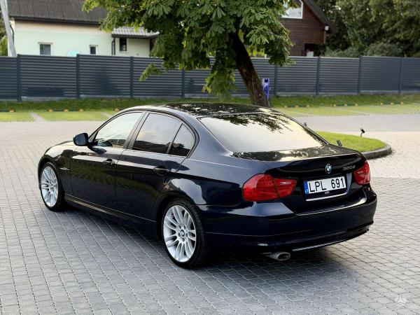 Black BMW 320 2011 in Vilnius, with an engine capacity of 2.00 L and mileage of 289 thousand km for 4400 €, photo 5 on AUTOMOTO.COM.LV