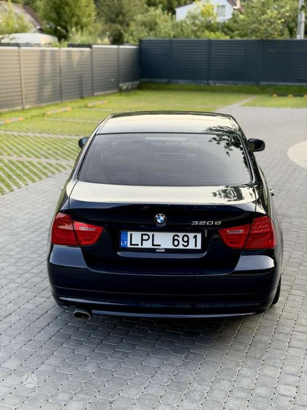Black BMW 320 2011 in Vilnius, with an engine capacity of 2.00 L and mileage of 289 thousand km for 4400 €, photo 6 on AUTOMOTO.COM.LV