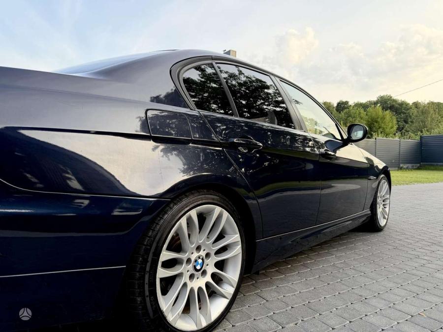 Melns BMW 320 2011 Viļņa, ar dzinēja tilpumu 2.00 L un nobraukumu 289 tūkst. km par 4400 €, foto 9 vietnē AUTOMOTO.COM.LV