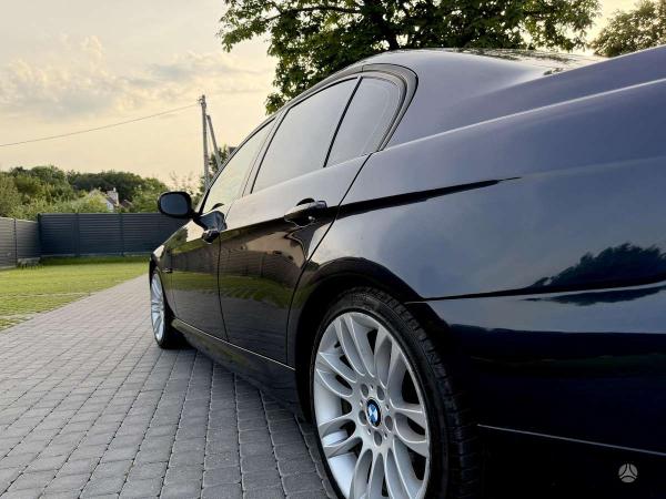 Black BMW 320 2011 in Vilnius, with an engine capacity of 2.00 L and mileage of 289 thousand km for 4400 €, photo 9 on AUTOMOTO.COM.LV