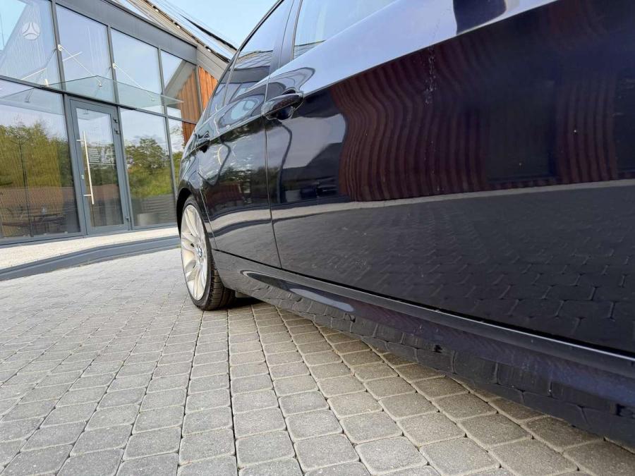 Melns BMW 320 2011 Viļņa, ar dzinēja tilpumu 2.00 L un nobraukumu 289 tūkst. km par 4400 €, foto 13 vietnē AUTOMOTO.COM.LV