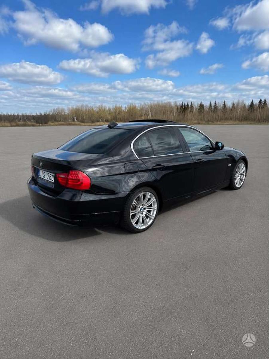 Melns BMW 320 2011 Kėdainiai, ar dzinēja tilpumu 2.00 L un nobraukumu 407 tūkst. km par 4200 €, foto 3 vietnē AUTOMOTO.COM.LV