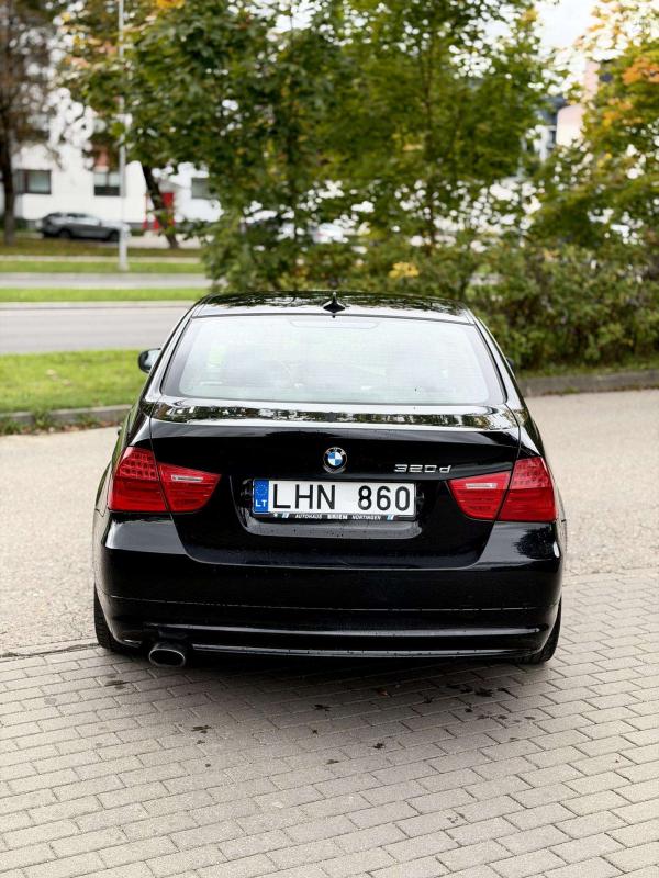Melns BMW 320 2011 Viļņa, ar dzinēja tilpumu 2.00 L un nobraukumu 279 tūkst. km par 4900 €, foto 7 vietnē AUTOMOTO.COM.LV