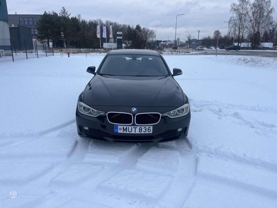 Black BMW 320 2012 in Kaunas, with an engine capacity of 2.00 L and mileage of 242 thousand km for 8500 €, photo 3 on AUTOMOTO.COM.LV