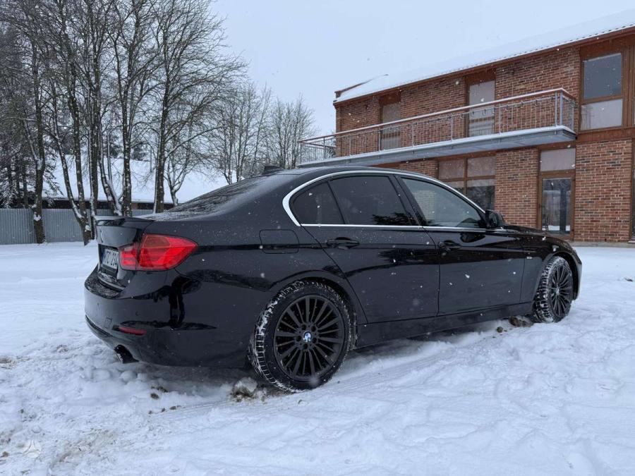 Black BMW 320 2012 in Marijampole, with an engine capacity of 0.00 L and mileage of 297 thousand km for 9800 €, photo 5 on AUTOMOTO.COM.LV