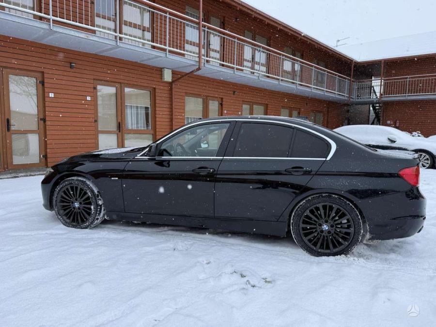 Black BMW 320 2012 in Marijampole, with an engine capacity of 0.00 L and mileage of 297 thousand km for 9800 €, photo 6 on AUTOMOTO.COM.LV