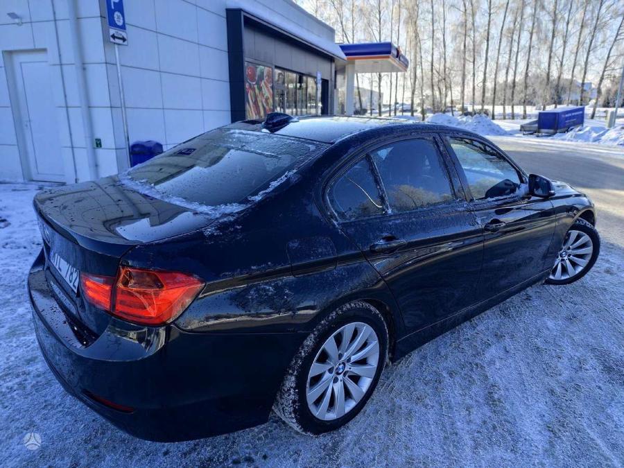 Melns BMW 320 2012 Viļņa, ar dzinēja tilpumu 2.00 L un nobraukumu 312 tūkst. km par 8500 €, foto 5 vietnē AUTOMOTO.COM.LV