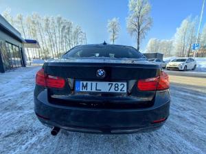 Melns BMW 320 2012 Viļņa, ar dzinēja tilpumu 2.00 L un nobraukumu 312 tūkst. km par 8500 €, foto 15 vietnē AUTOMOTO.COM.LV