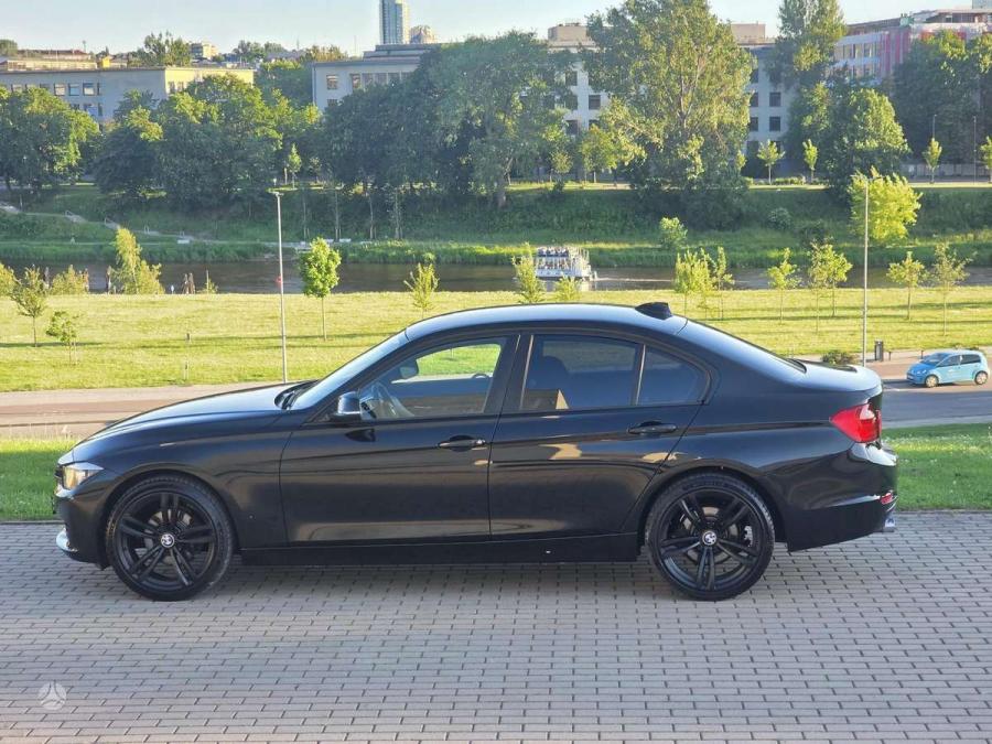 Black BMW 320 2012 in Vilnius, with an engine capacity of 2.00 L and mileage of 188 thousand km for 7500 €, photo 11 on AUTOMOTO.COM.LV