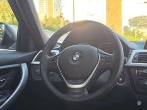 Black BMW 320 2012 in Vilnius, with an engine capacity of 2.00 L and mileage of 188 thousand km for 7500 €, photo 15 on AUTOMOTO.COM.LV