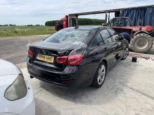 Black BMW 320 2012 in Kaunas, with an engine capacity of 2.00 L and mileage of 120 thousand km for 2400 €, photo 7 on AUTOMOTO.COM.LV