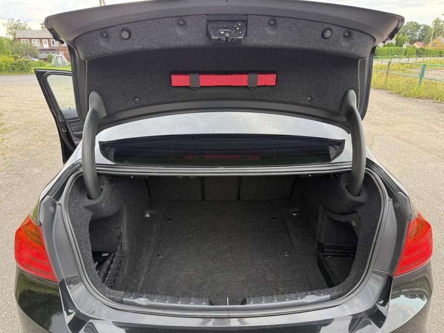 Black BMW 320 2012 in Rokiskis, with an engine capacity of 2.00 L and mileage of 265 thousand km for 7500 €, photo 23 on AUTOMOTO.COM.LV