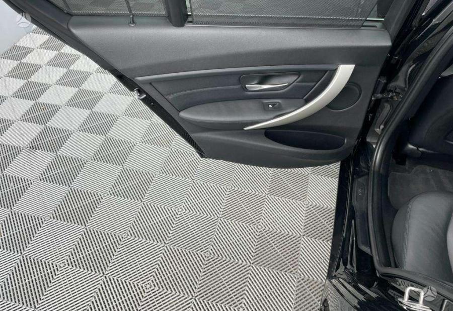 Melns BMW 320 2012 Viļņa, ar dzinēja tilpumu 2.00 L un nobraukumu 184 tūkst. km par 11490 €, foto 27 vietnē AUTOMOTO.COM.LV