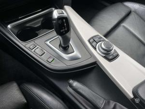 Melns BMW 320 2012 Viļņa, ar dzinēja tilpumu 2.00 L un nobraukumu 184 tūkst. km par 11490 €, foto 32 vietnē AUTOMOTO.COM.LV