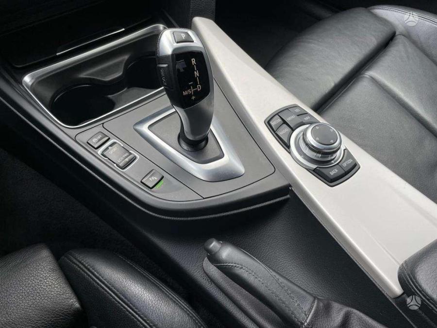 Melns BMW 320 2012 Viļņa, ar dzinēja tilpumu 2.00 L un nobraukumu 184 tūkst. km par 11490 €, foto 32 vietnē AUTOMOTO.COM.LV