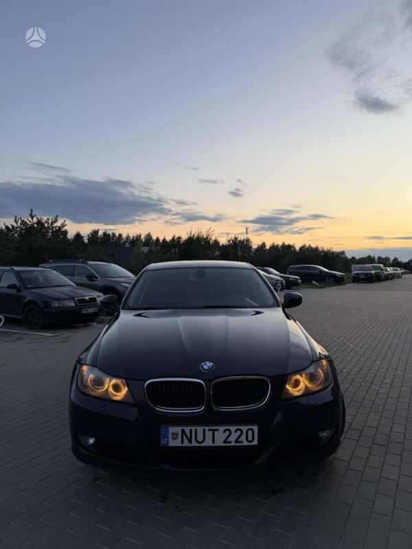 Black BMW 320 2012 in Vilnius, with an engine capacity of 2.00 L and mileage of 295 thousand km for 3900 €, photo 2 on AUTOMOTO.COM.LV
