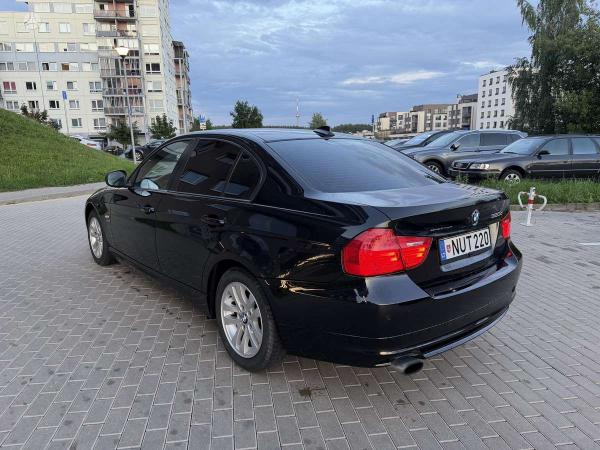 Black BMW 320 2012 in Vilnius, with an engine capacity of 2.00 L and mileage of 295 thousand km for 3900 €, photo 7 on AUTOMOTO.COM.LV