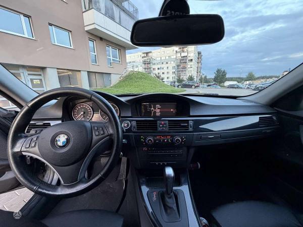 Black BMW 320 2012 in Vilnius, with an engine capacity of 2.00 L and mileage of 295 thousand km for 3900 €, photo 9 on AUTOMOTO.COM.LV