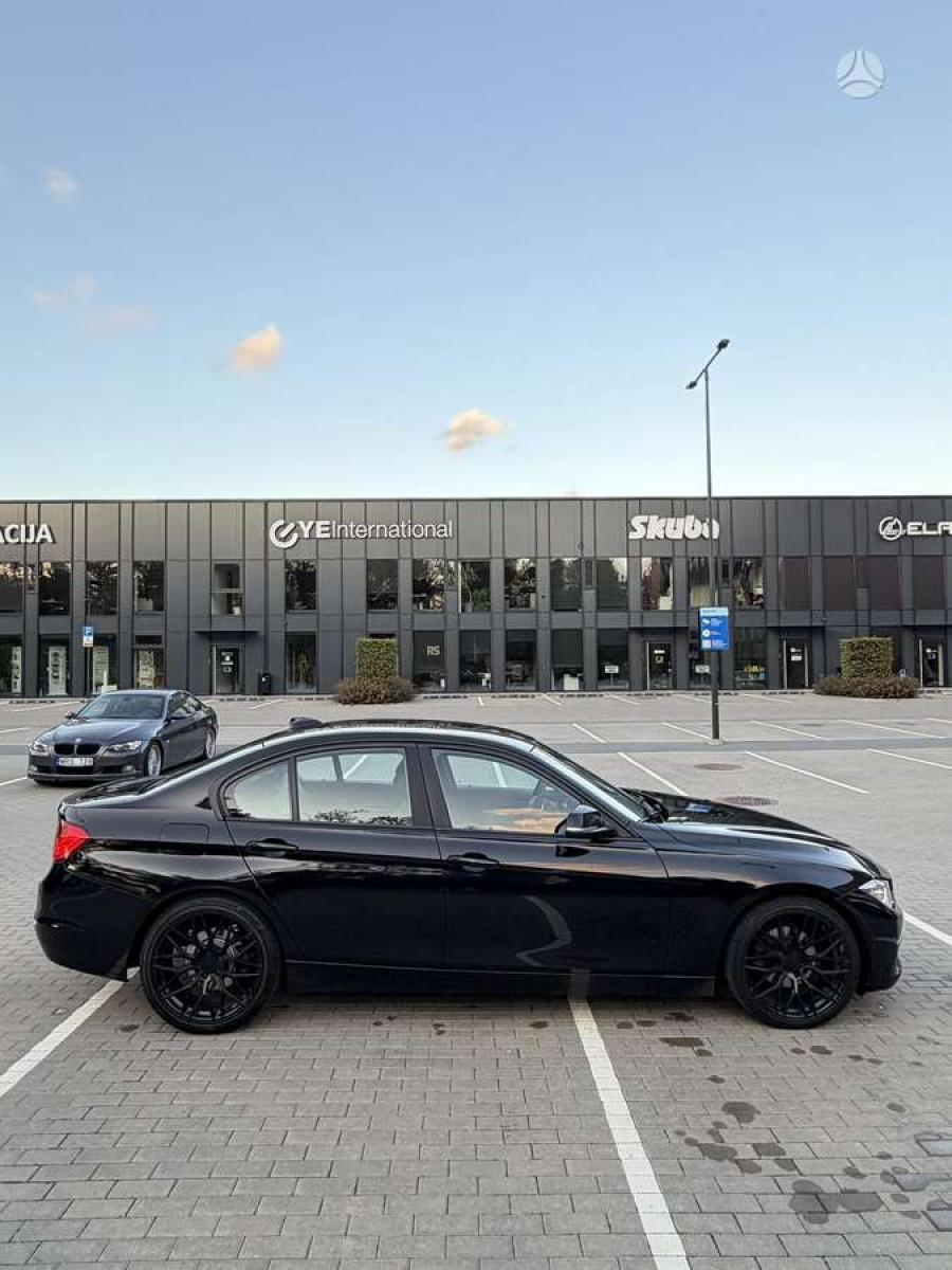 Melns BMW 320 2012 Viļņa, ar dzinēja tilpumu 2.00 L un nobraukumu 225 tūkst. km par 7500 €, foto 5 vietnē AUTOMOTO.COM.LV