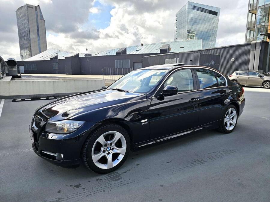 Black BMW 320 2012 in Vilnius, with an engine capacity of 2.00 L and mileage of 252 thousand km for 6900 €, photo 3 on AUTOMOTO.COM.LV