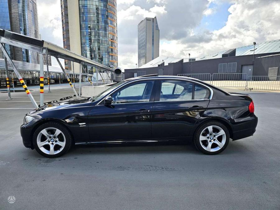 Black BMW 320 2012 in Vilnius, with an engine capacity of 2.00 L and mileage of 252 thousand km for 6900 €, photo 4 on AUTOMOTO.COM.LV