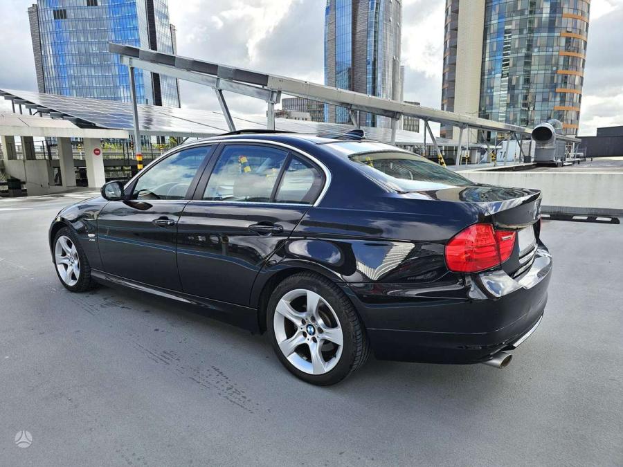 Black BMW 320 2012 in Vilnius, with an engine capacity of 2.00 L and mileage of 252 thousand km for 6900 €, photo 5 on AUTOMOTO.COM.LV