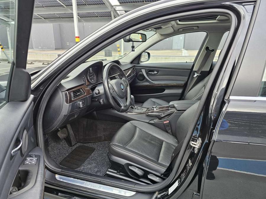 Black BMW 320 2012 in Vilnius, with an engine capacity of 2.00 L and mileage of 252 thousand km for 6900 €, photo 15 on AUTOMOTO.COM.LV