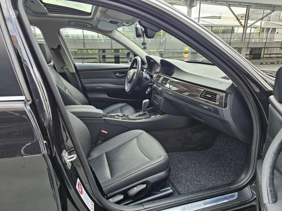 Black BMW 320 2012 in Vilnius, with an engine capacity of 2.00 L and mileage of 252 thousand km for 6900 €, photo 18 on AUTOMOTO.COM.LV