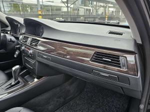 Black BMW 320 2012 in Vilnius, with an engine capacity of 2.00 L and mileage of 252 thousand km for 6900 €, photo 19 on AUTOMOTO.COM.LV