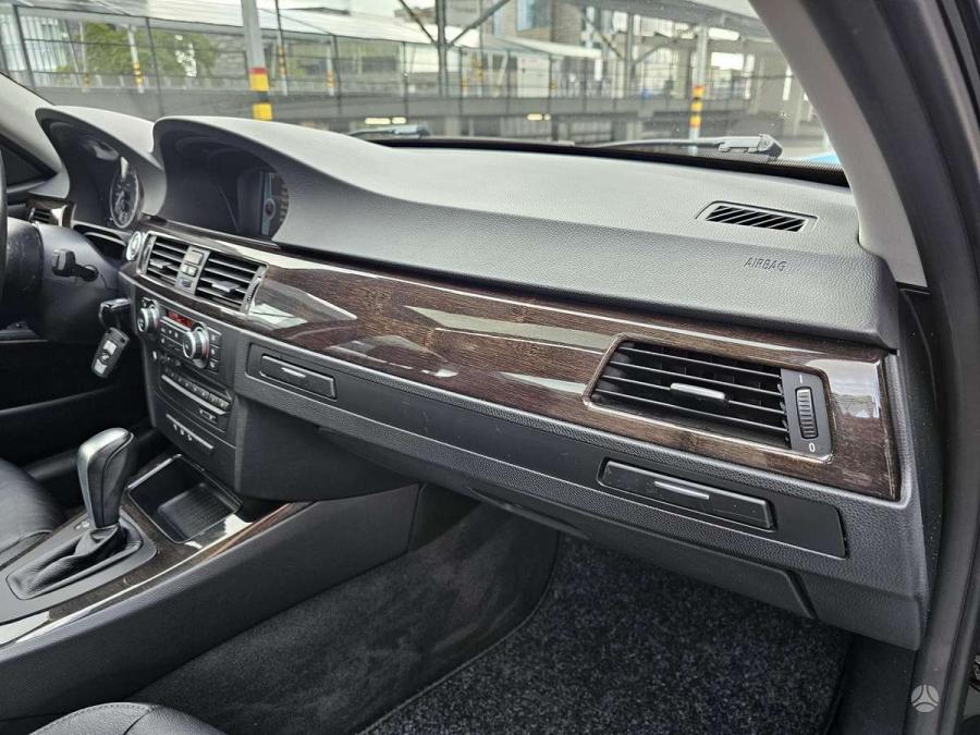 Black BMW 320 2012 in Vilnius, with an engine capacity of 2.00 L and mileage of 252 thousand km for 6900 €, photo 19 on AUTOMOTO.COM.LV