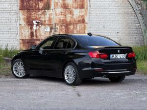 Black BMW 320 2012 in Siauliai, with an engine capacity of 2.00 L and mileage of 266 thousand km for 8900 €, photo 5 on AUTOMOTO.COM.LV
