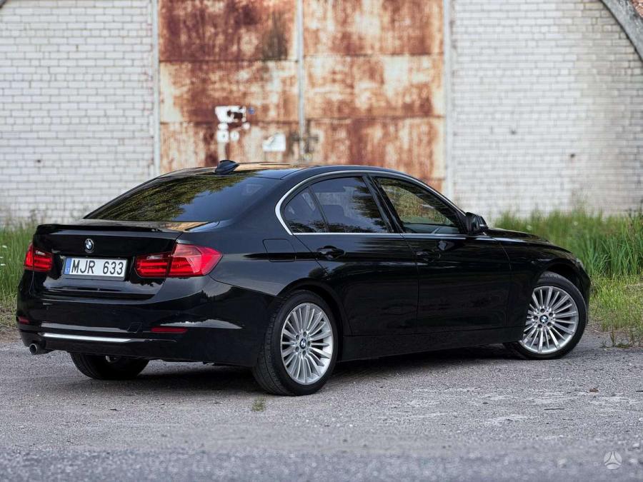 Black BMW 320 2012 in Siauliai, with an engine capacity of 2.00 L and mileage of 266 thousand km for 8900 €, photo 7 on AUTOMOTO.COM.LV
