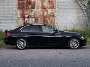 Black BMW 320 2012 in Siauliai, with an engine capacity of 2.00 L and mileage of 266 thousand km for 8900 €, photo 8 on AUTOMOTO.COM.LV