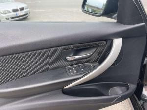 Black BMW 320 2012 in Kaunas, with an engine capacity of 2.00 L and mileage of 279 thousand km for 5650 €, photo 18 on AUTOMOTO.COM.LV