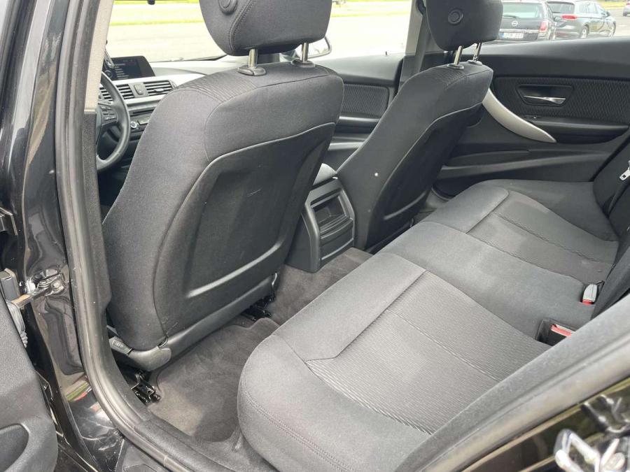 Black BMW 320 2012 in Kaunas, with an engine capacity of 2.00 L and mileage of 279 thousand km for 5650 €, photo 26 on AUTOMOTO.COM.LV