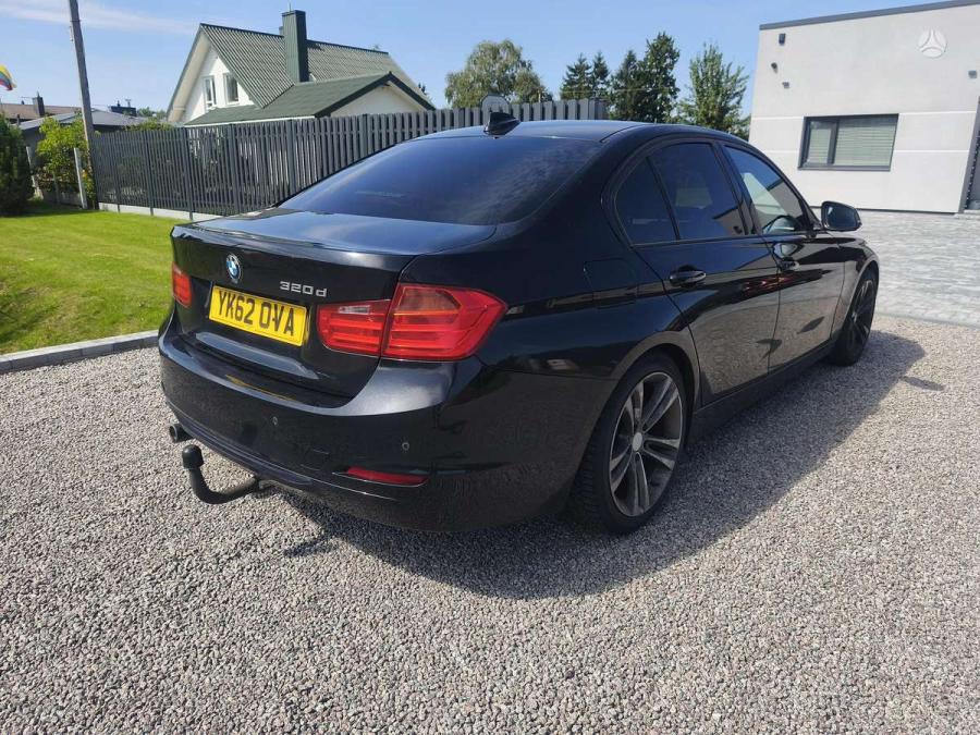 Melns BMW 320 2012 Panevēža, ar dzinēja tilpumu 2.00 L un nobraukumu 197 tūkst. km par 2950 €, foto 1 vietnē AUTOMOTO.COM.LV