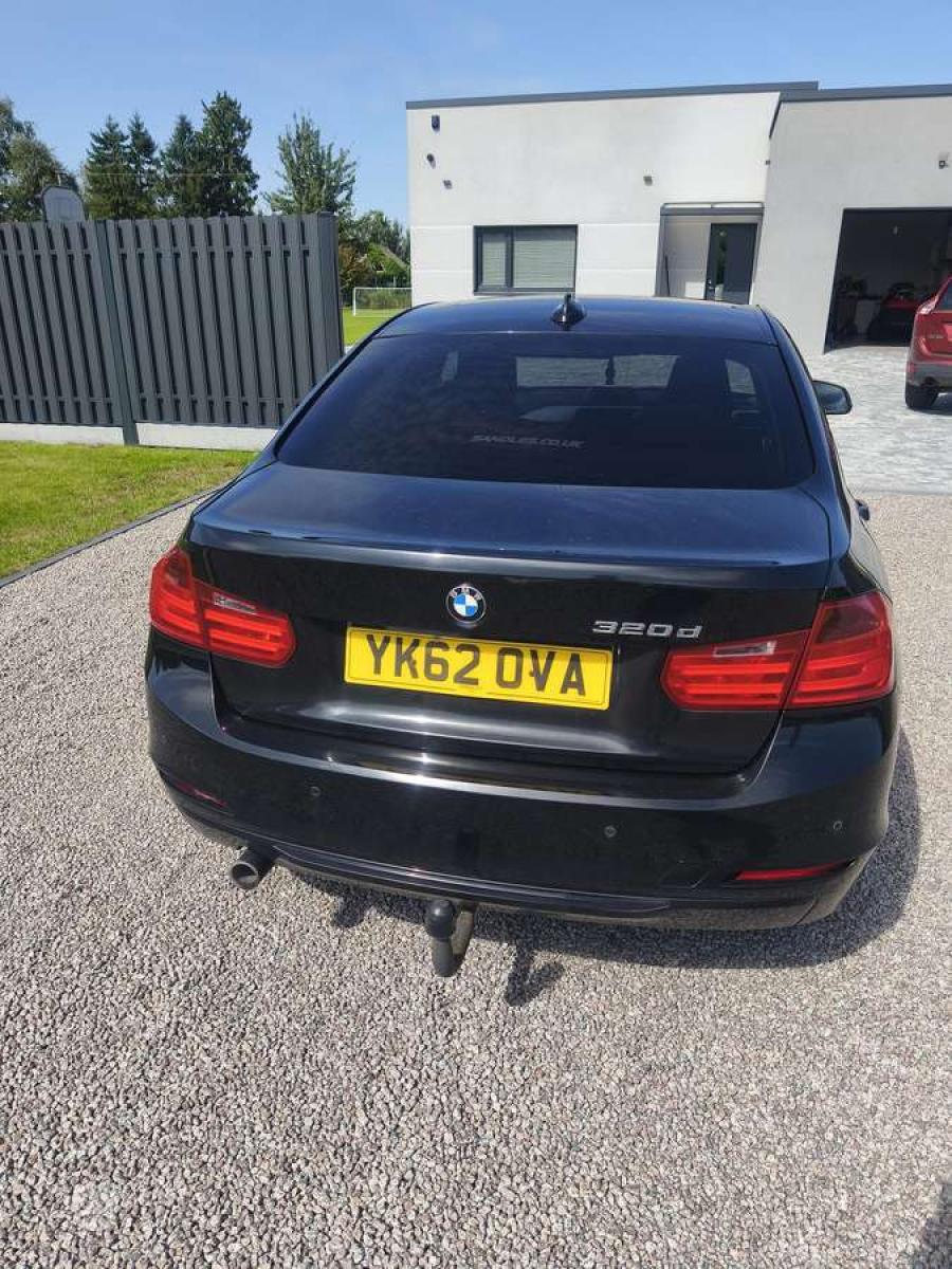 Melns BMW 320 2012 Panevēža, ar dzinēja tilpumu 2.00 L un nobraukumu 197 tūkst. km par 2950 €, foto 3 vietnē AUTOMOTO.COM.LV