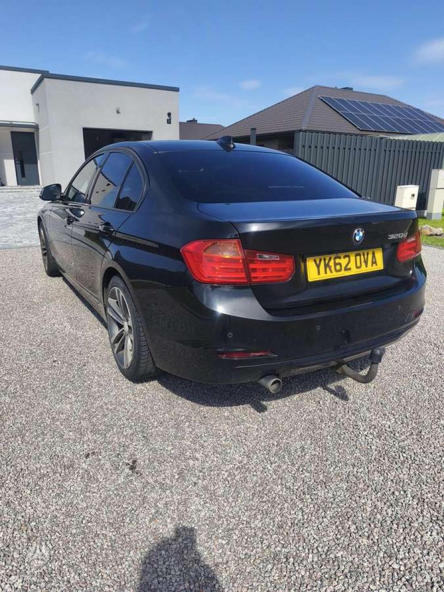 Melns BMW 320 2012 Panevēža, ar dzinēja tilpumu 2.00 L un nobraukumu 197 tūkst. km par 2950 €, foto 4 vietnē AUTOMOTO.COM.LV