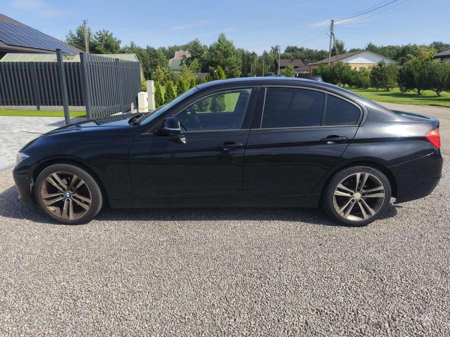 Melns BMW 320 2012 Panevēža, ar dzinēja tilpumu 2.00 L un nobraukumu 197 tūkst. km par 2950 €, foto 5 vietnē AUTOMOTO.COM.LV