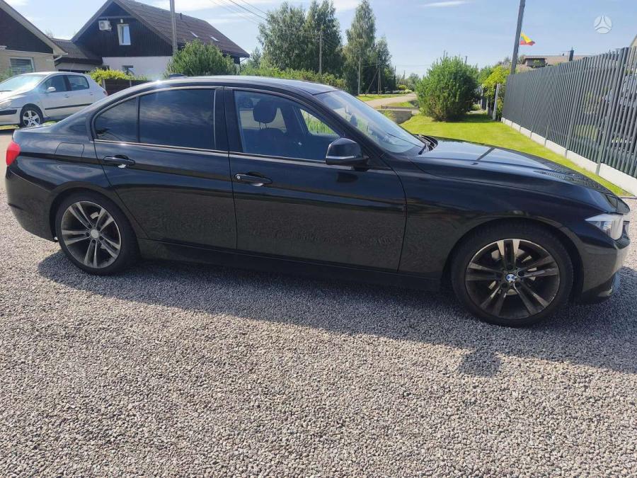 Melns BMW 320 2012 Panevēža, ar dzinēja tilpumu 2.00 L un nobraukumu 197 tūkst. km par 2950 €, foto 9 vietnē AUTOMOTO.COM.LV