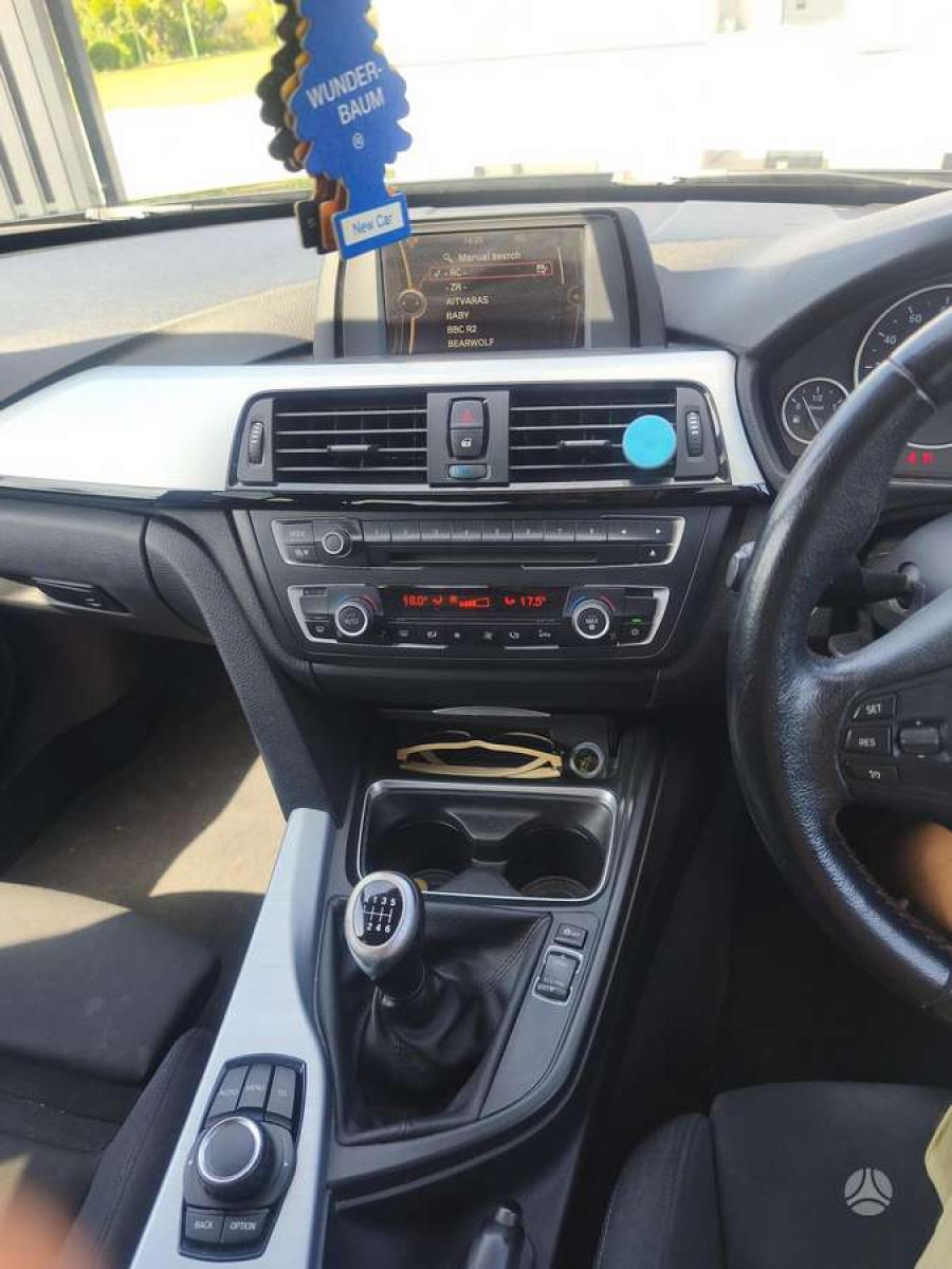 Melns BMW 320 2012 Panevēža, ar dzinēja tilpumu 2.00 L un nobraukumu 197 tūkst. km par 2950 €, foto 16 vietnē AUTOMOTO.COM.LV