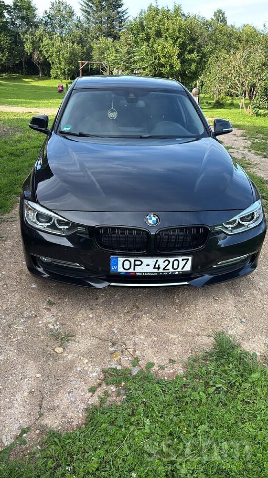 Melns BMW 320 2012 Saldus, ar dzinēja tilpumu 2.00 L un nobraukumu 238 tūkst. km par 7500 €, foto 1 vietnē AUTOMOTO.COM.LV