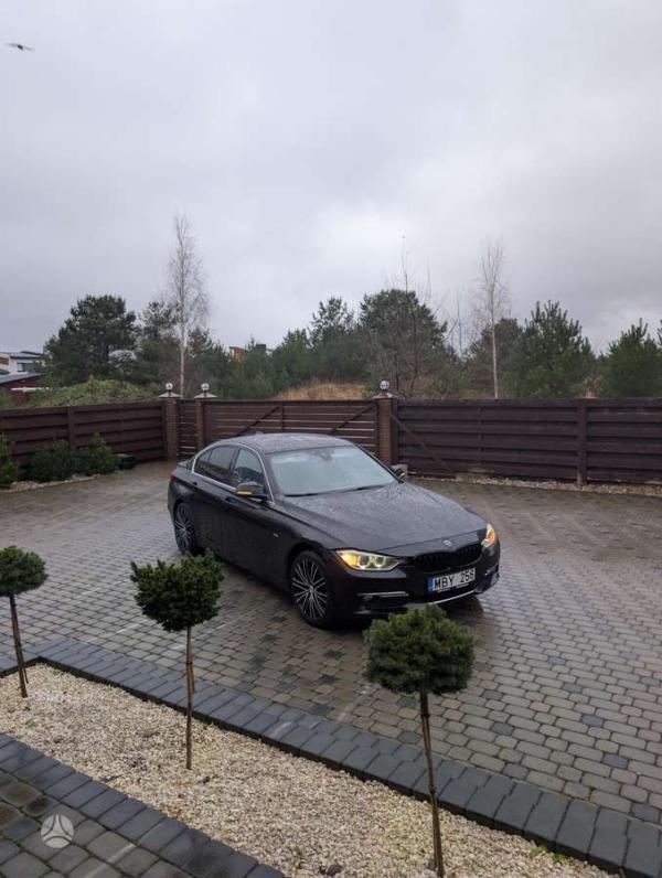 Melns BMW 320 2013 Klaipėda, ar dzinēja tilpumu 2.00 L un nobraukumu 400 tūkst. km par 8200 €, foto 1 vietnē AUTOMOTO.COM.LV