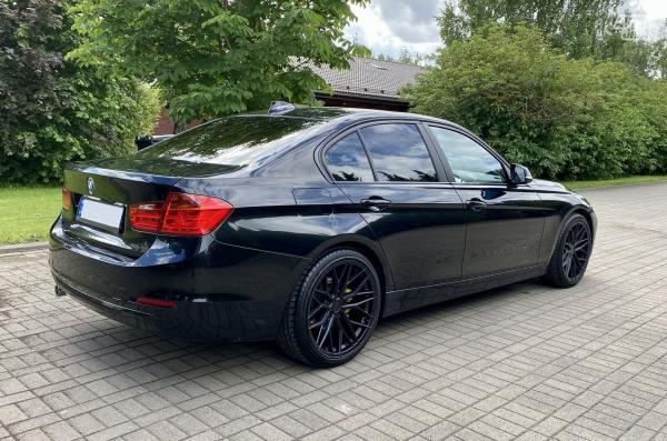 Melns BMW 320 2013 Viļņa, ar dzinēja tilpumu 2.00 L un nobraukumu 311 tūkst. km par 11500 €, foto 7 vietnē AUTOMOTO.COM.LV
