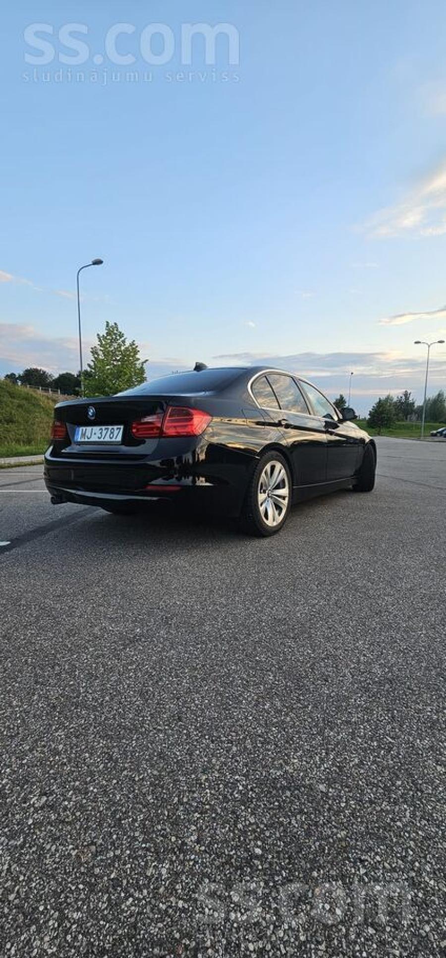 Melns BMW 320 2013 Daugavpils, ar dzinēja tilpumu 2.00 L un nobraukumu 311 tūkst. km par 13200 €, foto 4 vietnē AUTOMOTO.COM.LV