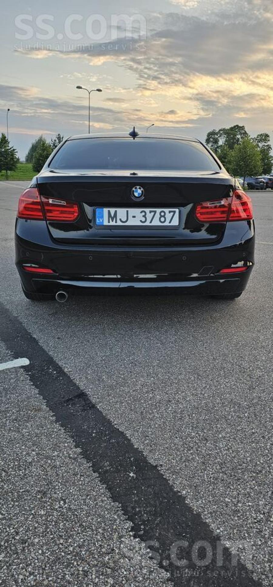 Melns BMW 320 2013 Daugavpils, ar dzinēja tilpumu 2.00 L un nobraukumu 311 tūkst. km par 13200 €, foto 13 vietnē AUTOMOTO.COM.LV