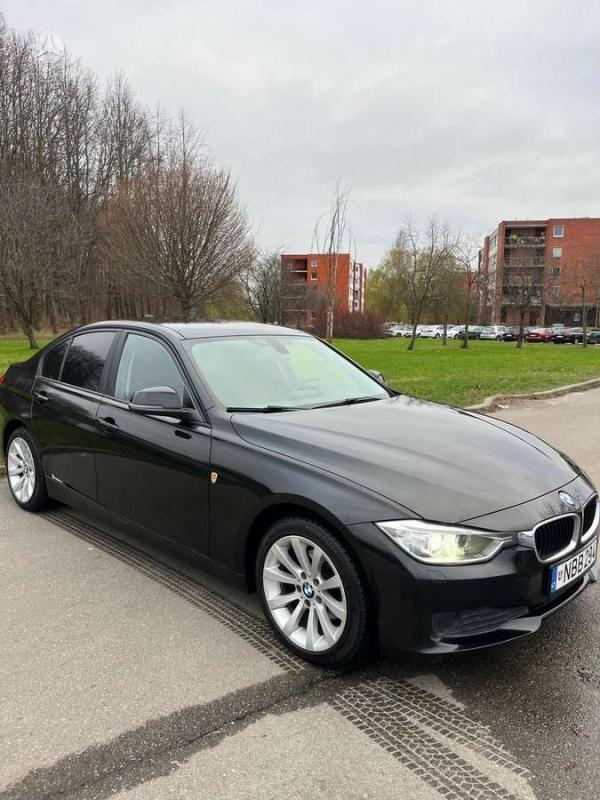 Black BMW 320 2013 in Vilnius, with an engine capacity of 2.00 L and mileage of 295 thousand km for 8500 €, photo 4 on AUTOMOTO.COM.LV