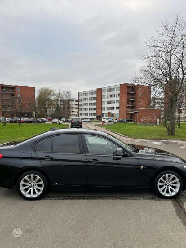 Black BMW 320 2013 in Vilnius, with an engine capacity of 2.00 L and mileage of 295 thousand km for 8500 €, photo 5 on AUTOMOTO.COM.LV